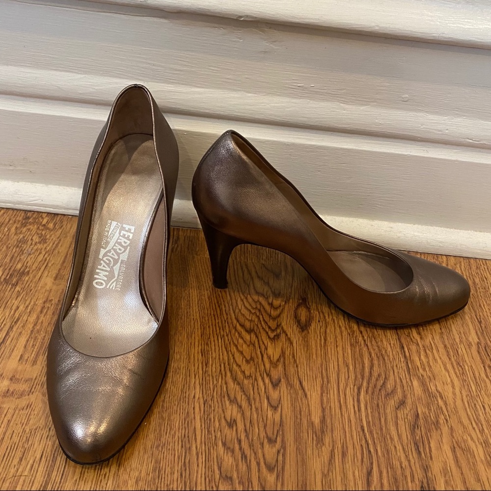 Ferragamo Vintage Bronze Leather Pumps - Gem